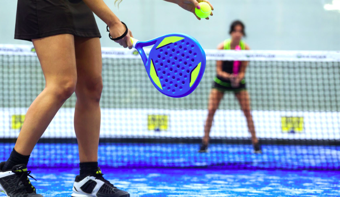 How does padel scoring work?